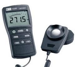 China TES-1335 Digital Illumination Meter 400000 Lux 40000 fc Light Meter for sale