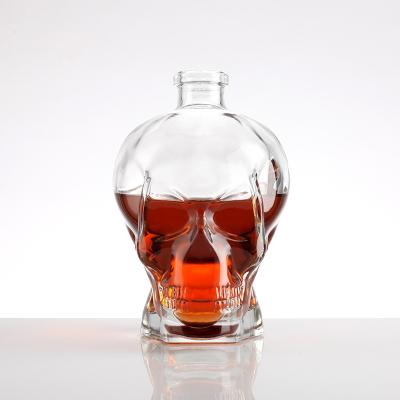 China 500ml Skull Bottle with Stopper Add a Touch of Sophistication to Your Liquor Cabinet for sale