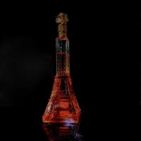 China Customize 500ml 700ml Eiffel Tower Shape Liquor Wine Glass Bottle with Custom Sealing for sale