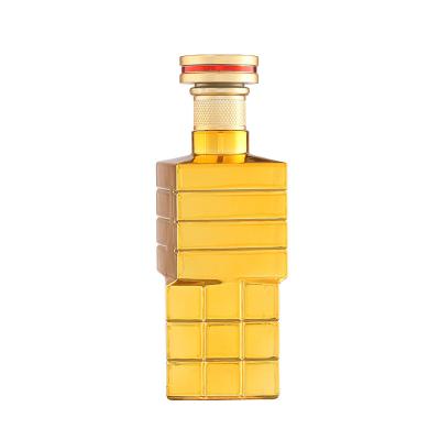 China Electroplated Yellow Glass Vodka Tequila Bottle 500ml with Custom-made Sealing Type for sale