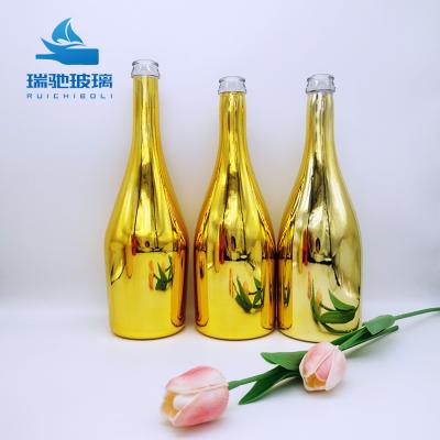 China Eco-Friendly 750ml Sparkling Liquor Glass Bottle with Electroplating Gold Color and Cork for sale