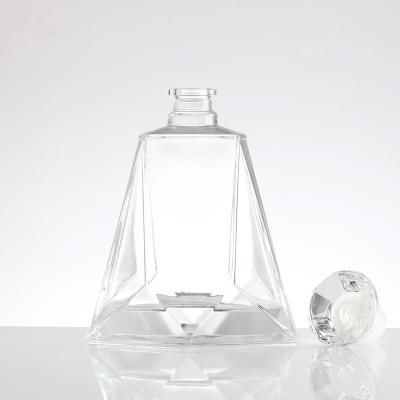 China Vintage 750ml Custom Vodka Glass Liquor Bottle with Super Flint Glass Body Material for sale