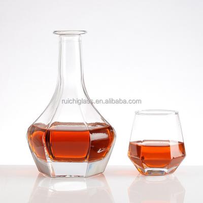 China 500ml 750ml Luxury Shaped Bottle with Cap Made of Super Flint Glass Material for sale