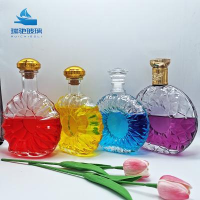 China Clear Spirit Liquor Bottles in 500ml Capacity with Transparent Design and Aluminum Collar for sale