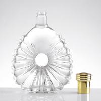 China Clear Spirit Liquor Bottles in 500ml Capacity with Transparent Design and Aluminum Collar for sale
