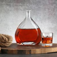 China Industrial Super Flint Glass Material 750ml Vodka Bottles with Customize Sealing Type for sale