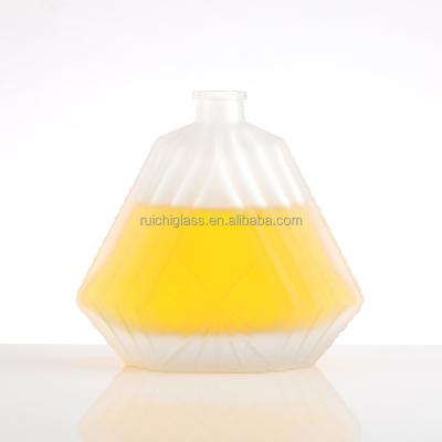 China Hot Stamping Surface Handling 750ml Empty Glass Brandy Bottles for Customized Packaging for sale