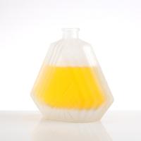 China 500ml Clear Round/Square Brandy Vodka Whiskey Glass Liquor Bottles With Cork Stopper for sale