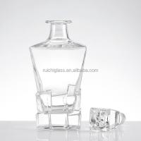 China Round Glass Empty Gin Vodka Whiskey Bottles with Screw Cap in 500ml 700ml 750ml 1L Size for sale