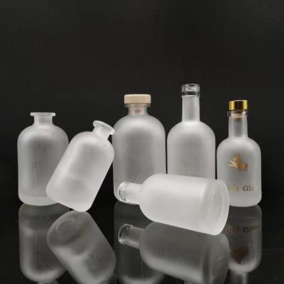 China 500ml 700ml 750ml Clear Glass Whiskey Brandy Vodka Bottle for Beverage Market for sale