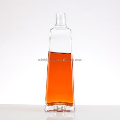 China Super Flint Glass Transparent Whiskey Bottle with Aluminum Collar and Plastic PP Material for sale