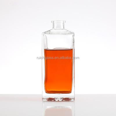 China Top Grade 500ml Whisky Glass Bottles with Cap Smooth and Sophisticated Design for sale