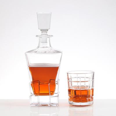 China Industrial Beverage Glass Whiskey Decanter with Wooden Holder Elegant Addition to Bar for sale