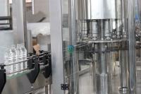 China 0.5L Water Bottle Filling Machine PLC Controled / Liquid Filling Line for sale