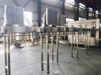 China Gravity 2000ml Water Filling Production Line Neck Hold Conveyor for sale