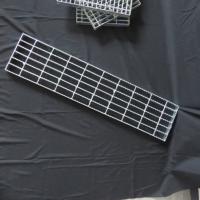 China Antiskid Serrated Steel Grate Stair Treads Corrosion Resistant 25mm Height for sale