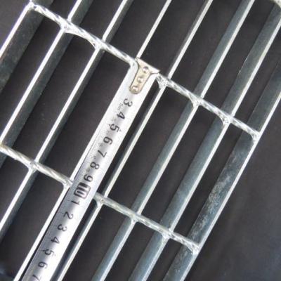 China Silver White T1 - T4 Steel Grate Stair Treads Customized for sale