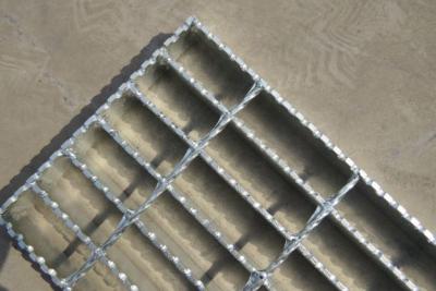 China T1 Steel Grate Stair Treads 30mm Bearing Bar Pitch Hot Dip Galvanized for sale