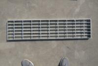 China T1 Steel Grate Stair Treads 30mm Bearing Bar Pitch Hot Dip Galvanized for sale