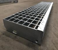 China Hot Dip Galvanized T4 Steel Grate Stair Treads 30mm Bearing Bar Pitch 100mm Cross Bar Pitch for sale