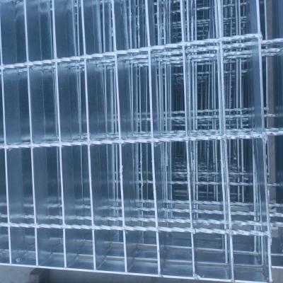 China Hot Dip Galvanized Carbon Q235 Steel Metal Grating for Plant Platform and Drainage for sale