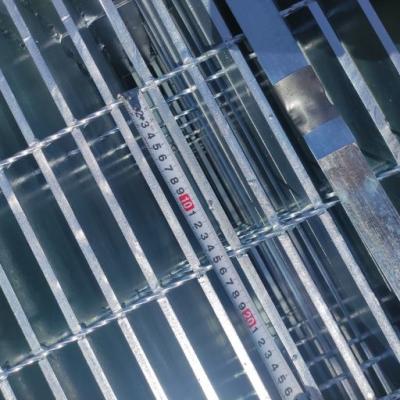 China Carbon Q235 Steel Metal Grating Bearing Bar Pitch 30mm Hot Dip Galvanized for sale