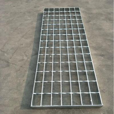 China Hot Dip Galvanized Steel Grate Stair Treads 30mm Pitch T1 Carbon Steel for sale