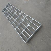 China Hot Dip Galvanized Steel Grating Stair Treads Anti Skid 0.5-1.0m Step Plate for sale