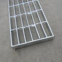 China Hot Dip Galvanized Steel Grating Stair Treads Anti Skid 0.5-1.0m Step Plate for sale