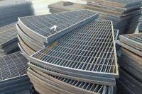 China ANSI NAAMM Galvanized Steel Walkway Grating Fan Shaped Custom Heavy Duty 25mm for sale