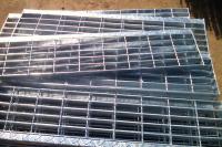 China Galvanized Steel T3 Stair Treads Non Slip Step Plate 125mm to 305mm Width for sale