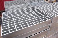 China Silver White Galvanised Metal Grid Grating for Walkway for sale