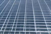 China Hot Dip Galvanized Steel Walkway Mesh Grating Grid for Parking Lot Flooring 25mm for sale