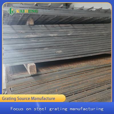 China Hot Dip Galvanized Grid Mesh 25mmx3mm Corrosion Resistant Metal Grate Fence for Poultry Cage for sale