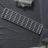 China T1 Welded Galvanized Steel Serrated Stair Treads 40mm Bearing Bar Pitch 125-325mm Width for sale