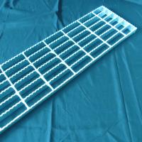 China T1 Welded Galvanized Steel Serrated Stair Treads 40mm Bearing Bar Pitch 125-325mm Width for sale