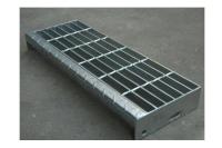 China T4 Checkered Platenosing Bolted Steel Metal Grate Stair Treads 60mm Pitch for sale