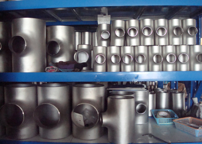 Seamless Alloy Steel Pipe Fittings SA234 WP12 Reducing Tee 5'' X 2 1/2'' SCH80 1