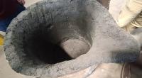 China Fire Retardant Black Plastic Refractory Mud for Steel Ladle Casting - 1600°C Temperature Resistance for sale