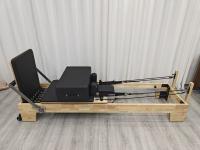 China Heavy Duty Oak Wood Pilates Reformer U+PL006E with Smooth Gliding Track for sale