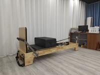 China Heavy Duty Oak Wood Pilates Reformer U+PL006E with Smooth Gliding Track for sale