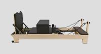 China Ergonomic Maple Wood Pilates Reformer U+PL001H with Inside Handle Design for sale