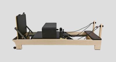 China Ergonomic Maple Wood Pilates Reformer U+PL001H with Inside Handle Design for sale