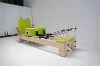 China U+PL001M Wooden Pilates Equipment Maple Pilates Reformer Adjustable with Aluminum Alloy Guide Rail for sale