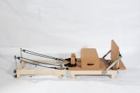 China Foldable Maple Pilates Reformer U+PL015A with Fully Enclosed Sliding Track for sale