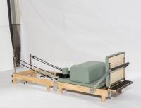 China Foldable Oak Pilates Reformer U+PL015B with Enclosed Aluminum Alloy Track for sale