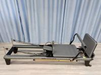 China Rigid Machined Metal Pilates Reformer Glute Little Black Pilates Reformer U+PL013 for sale