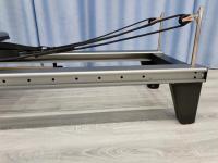 China Rigid Machined Metal Pilates Reformer Glute Little Black Pilates Reformer U+PL013 for sale