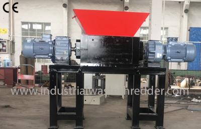 China PLC Control Cardboard Box Shredder Anti - Corrosive With Auto Reverse Switch for sale