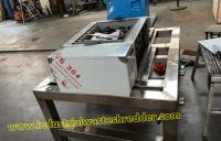 China Rusty Proof PET Water Bottles Crushing Machine Stainless Steel Shell Mirror Finish Customized With Water Inject Function for sale